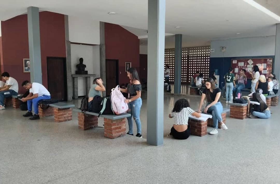 ¡Compromiso con la excelencia académica! Colegio Universitario Fermín ...